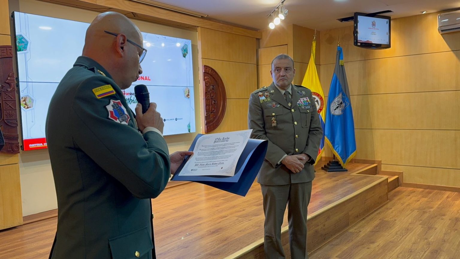 Visita del Curso (CAIED), de la Escuela Superior de Inteligencia ...